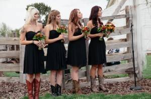 DIY Fall Oregon Barn Wedding {Captured by Corrin} - Sweet Violet Bride