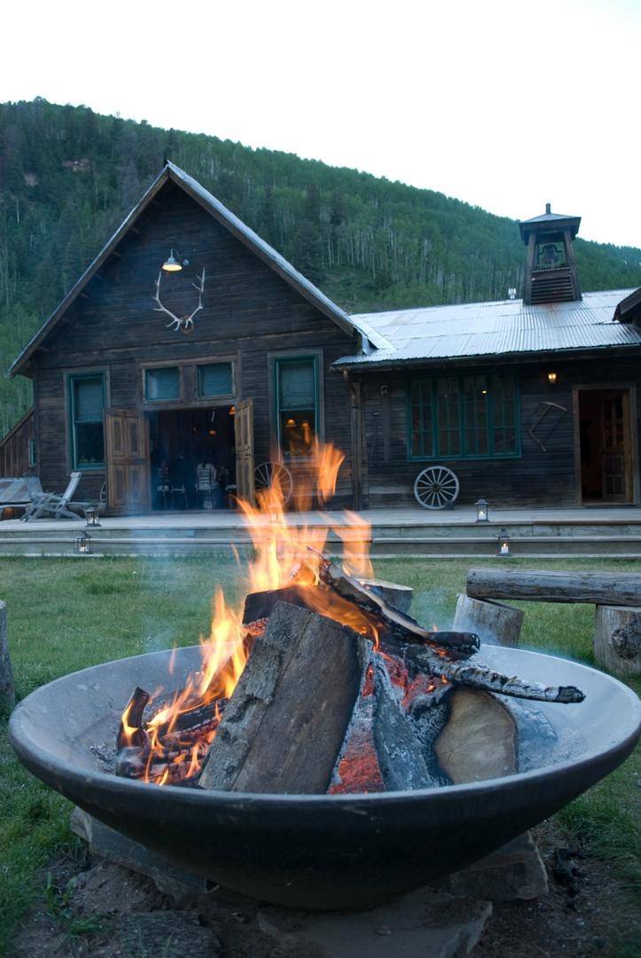 The Do's and Don'ts of Using a Fire Pit at Your Reception - Sweet ...